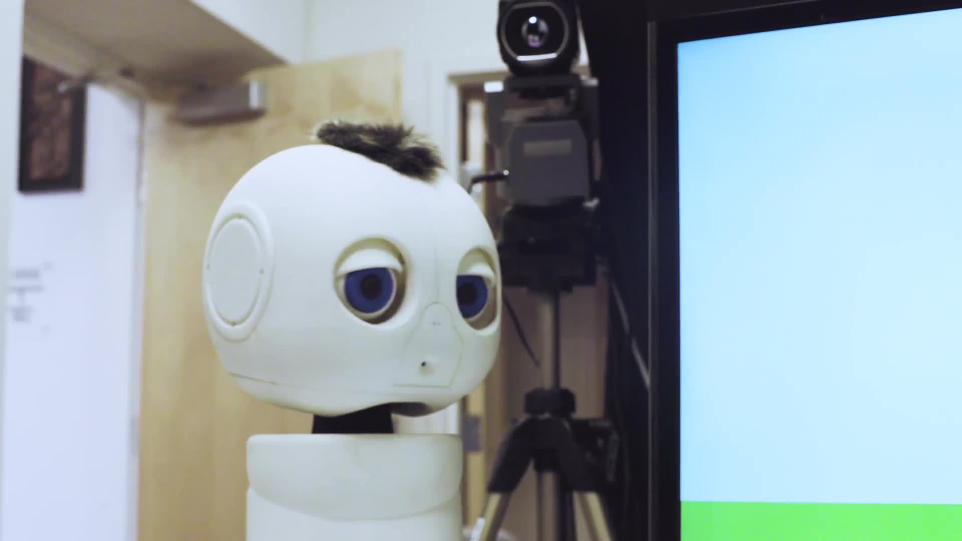 Watch The Adorable Robot That’s Helping Deaf Children Communicate | WIRED