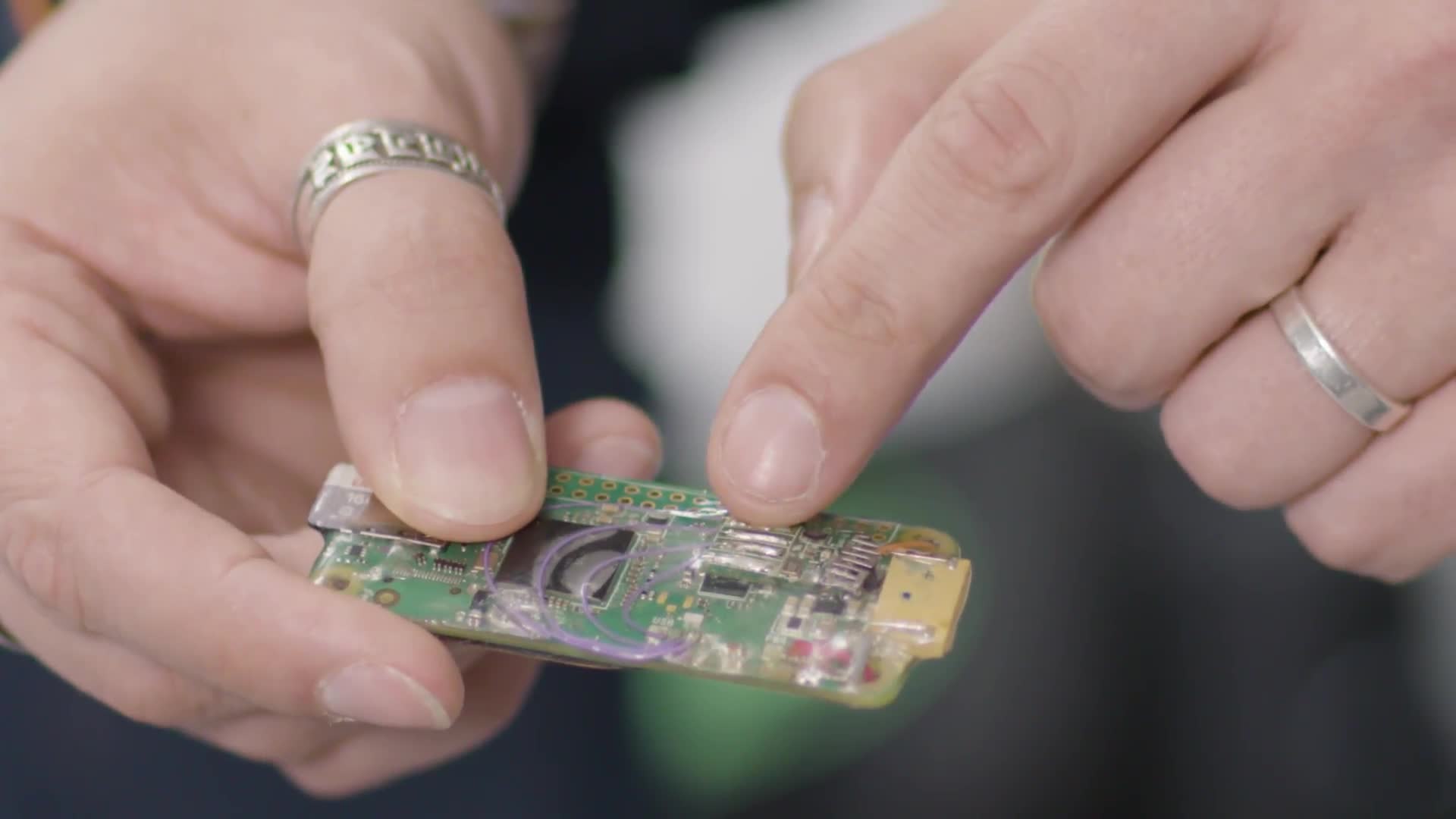 Watch A Biohacker Explains Why He Turned His Leg Into a Hotspot ...