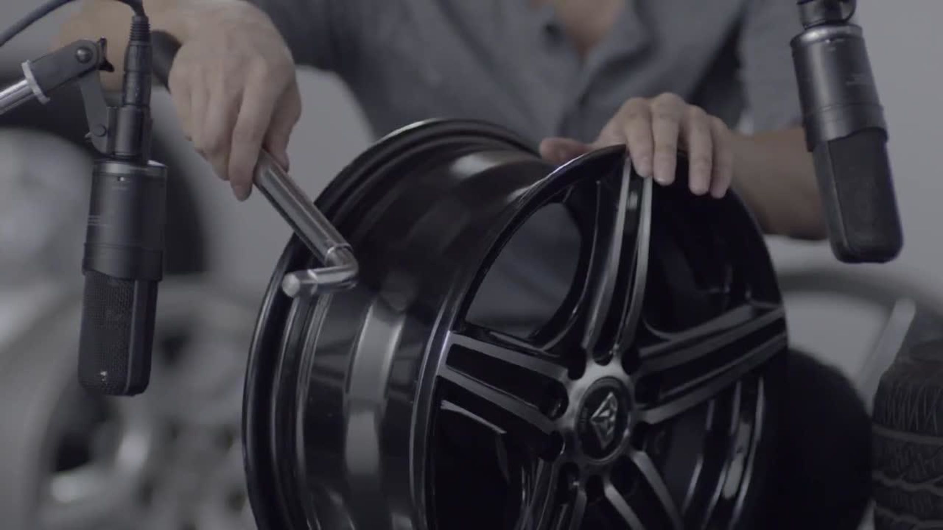 Watch Song Challenge: Wheel, una canzone registrata con le ruote (di ...