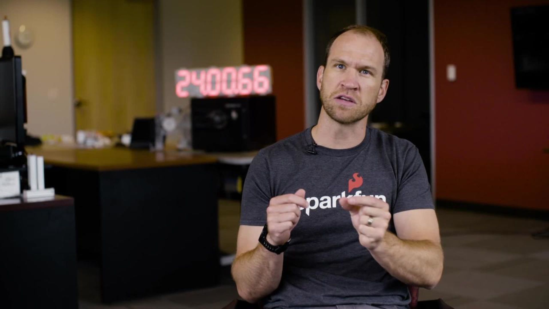 Watch Watch a Homemade Robot Crack a Safe in Just 15 Minutes | Wired Italia