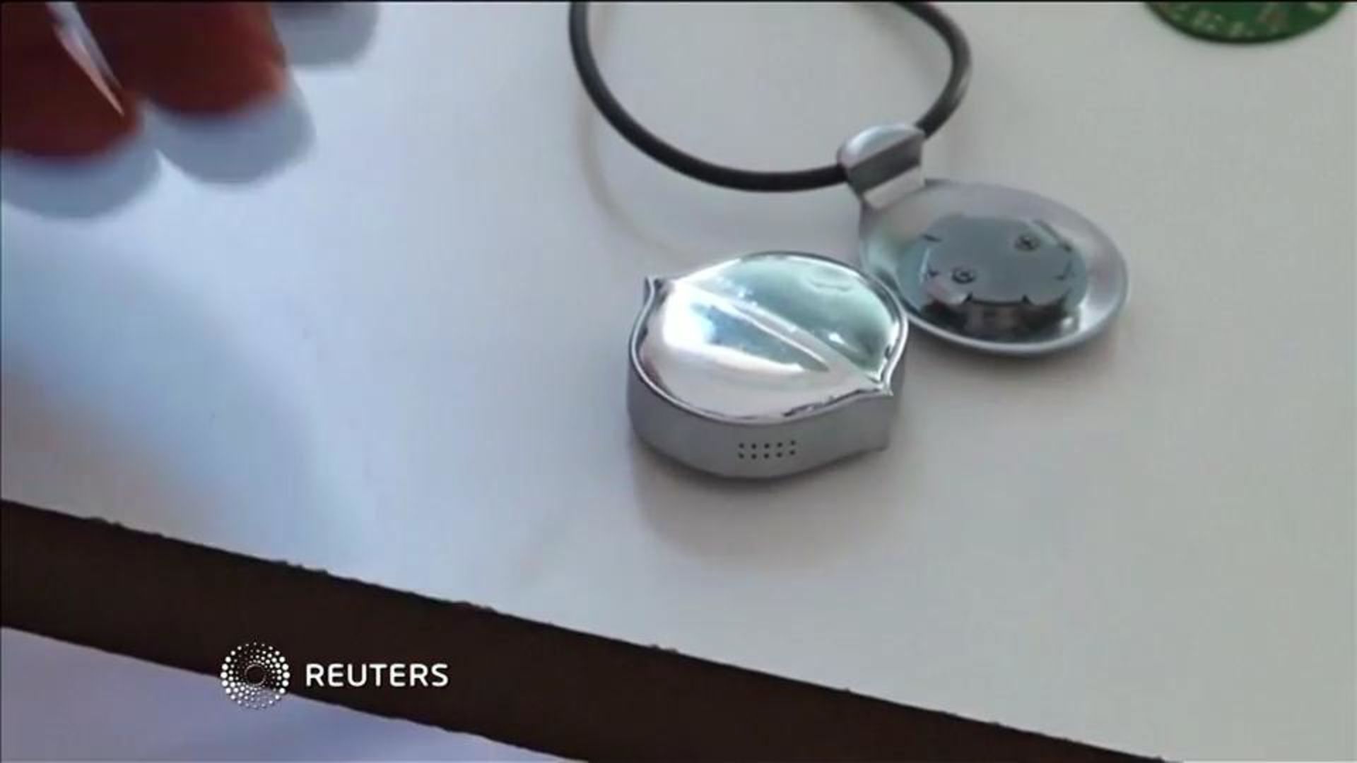 Watch Senstone, gli accessori smart che trasformano le tue parole in ...