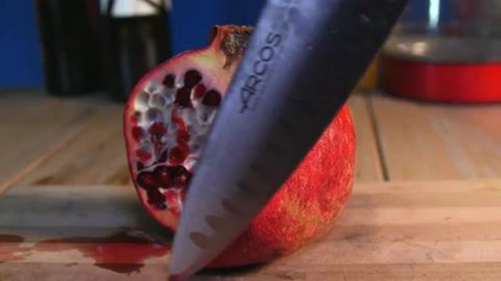 Watch Guarda Macro Room che taglia in due le cose e le filma in macro ...