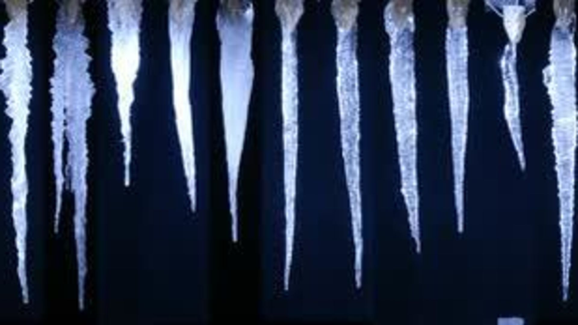 Watch Il rallenty dellâ€™acqua che si trasforma in un ghiacchiolo ...