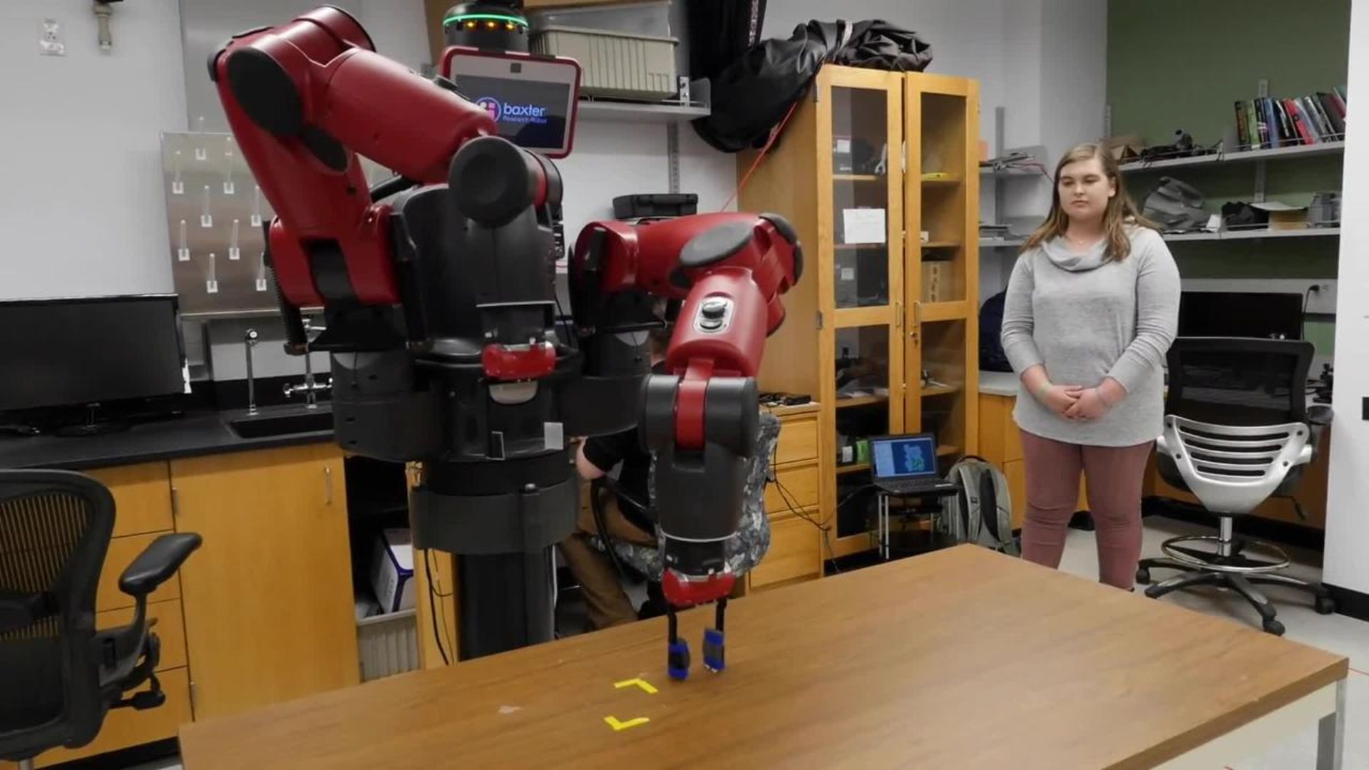 Watch L'infermiere robot che impara in un vero reparto di ospedale ...