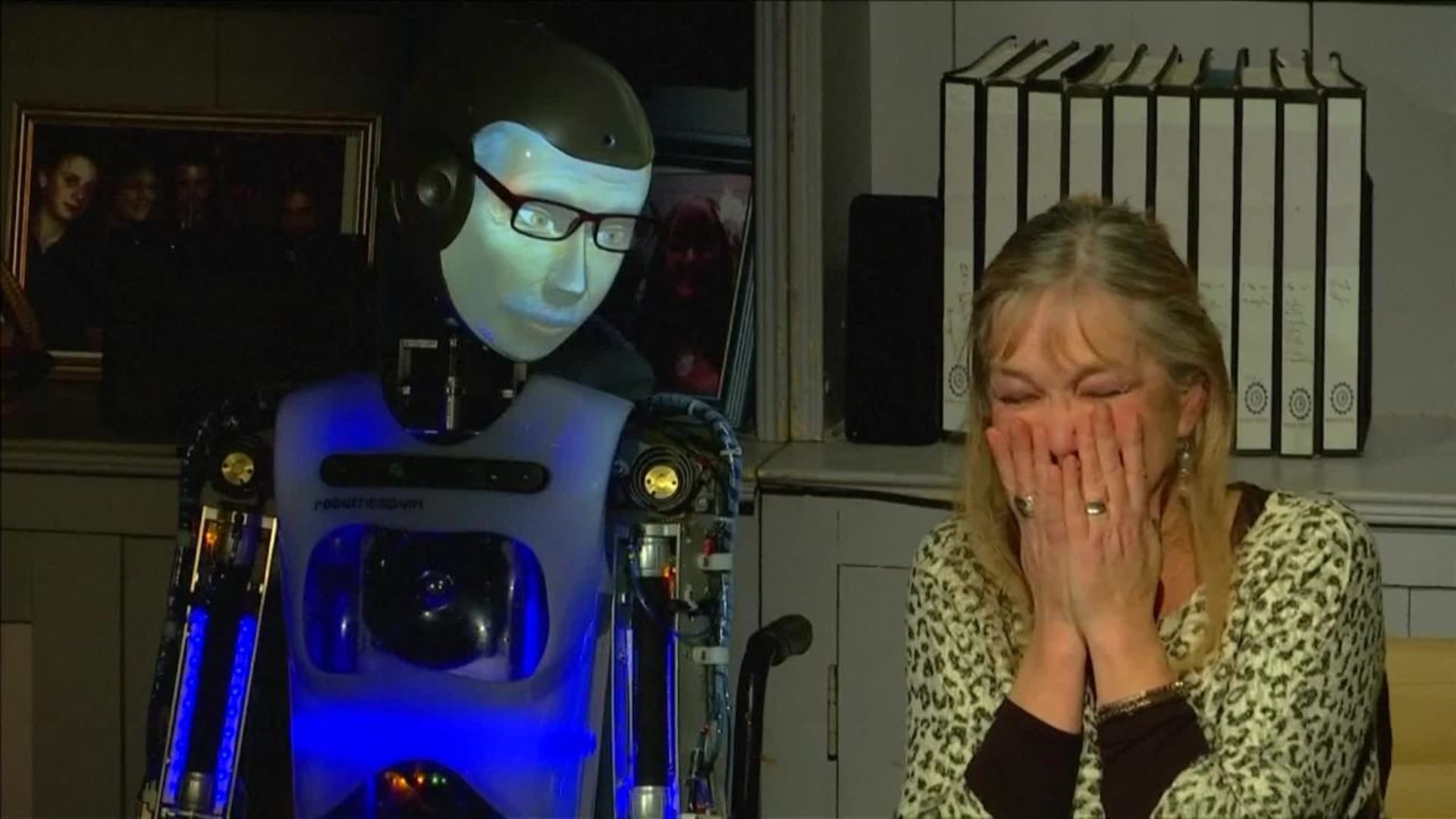 Watch RoboThespian, il primo robot protagonista di unâ€™opera teatrale ...
