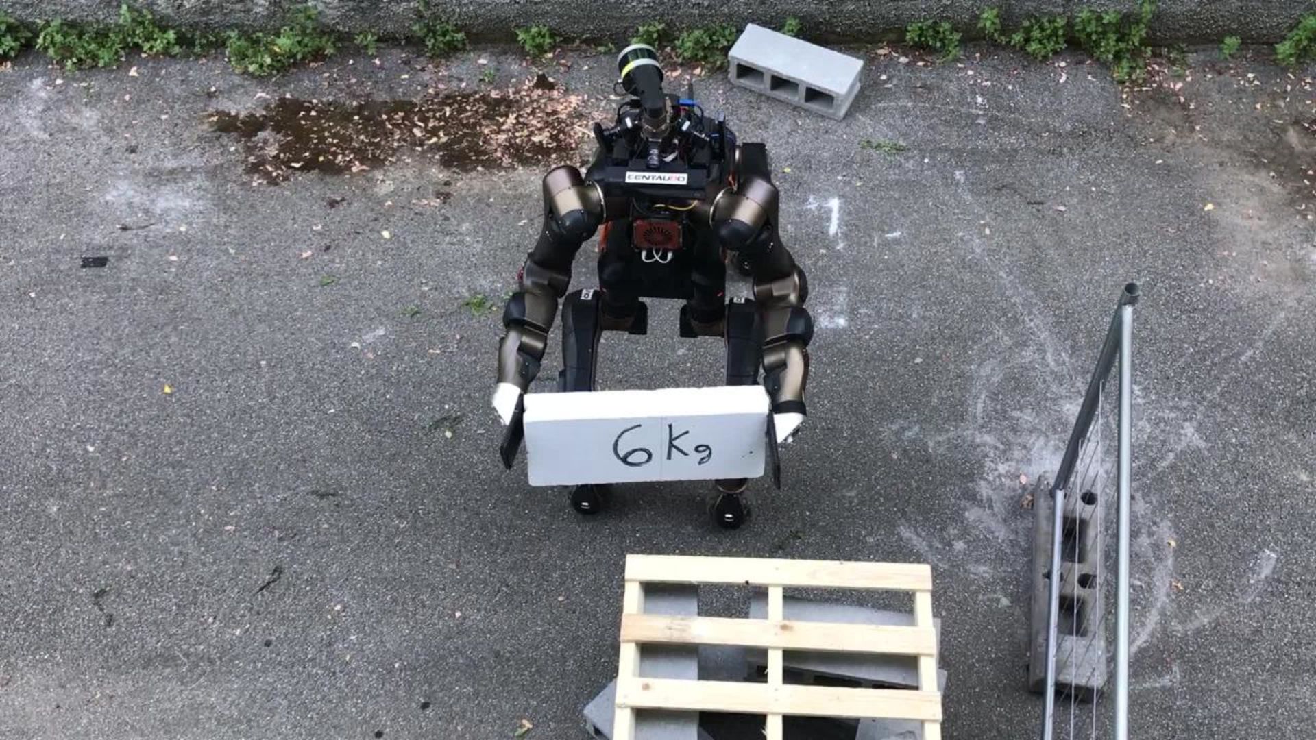 Watch Ecco Centauro, il nuovo robot soccorritore dell'IIT di Genova ...