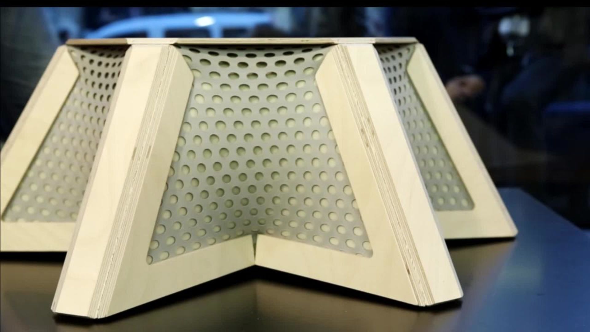 Watch Programmable table, guarda il tavolo che si assembla da solo ...