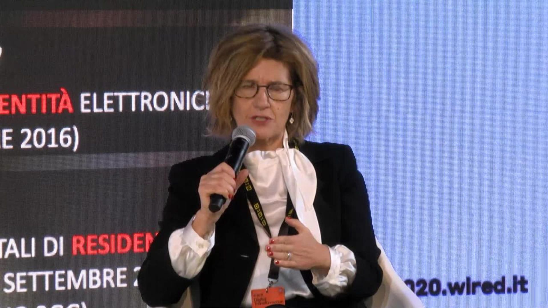 Watch Roberta Cocco - Il cambiamento digital di Milano raccontato da ...