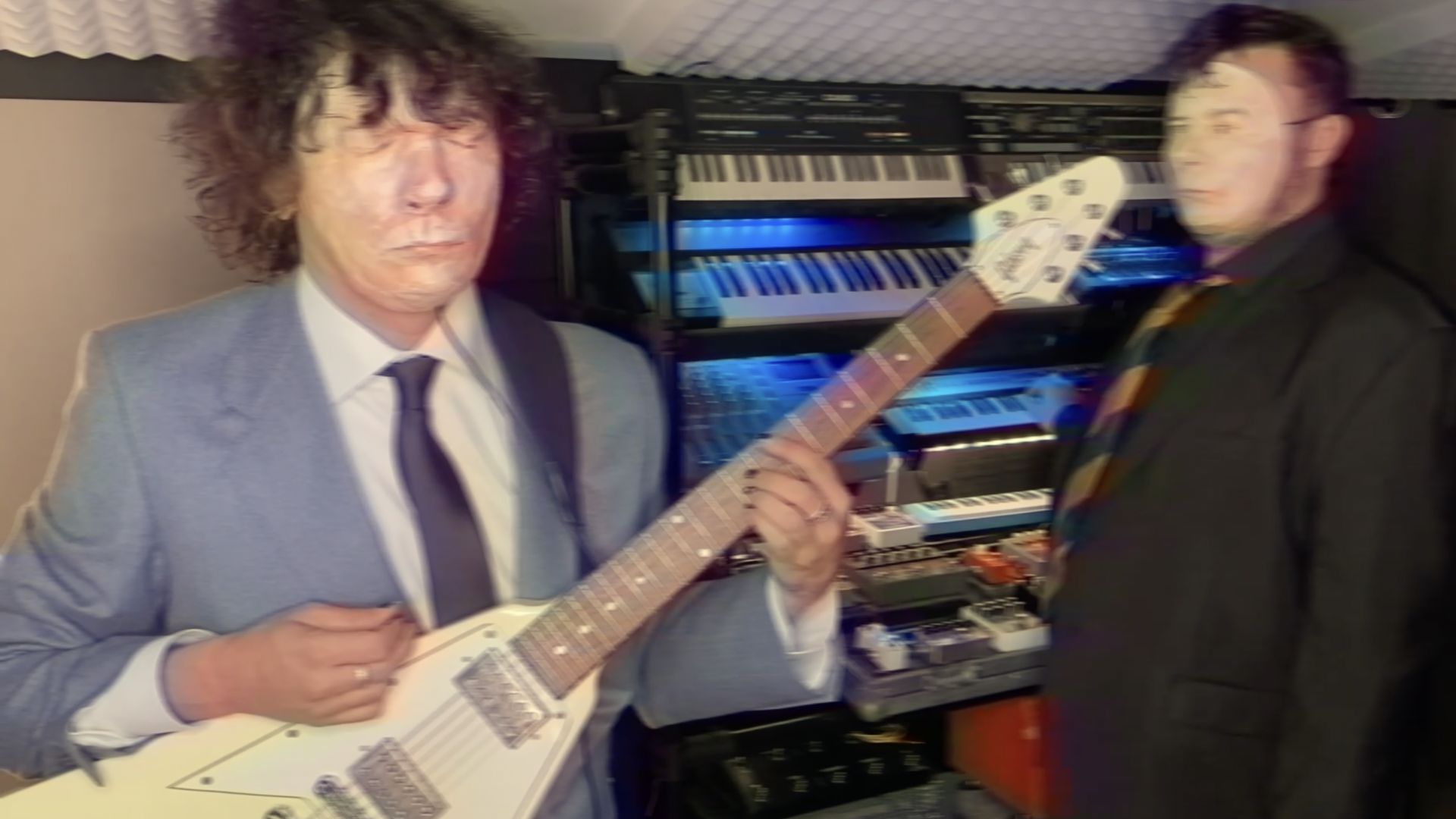 Watch La live session di Appino con il brano Carnevale | Wired Italia