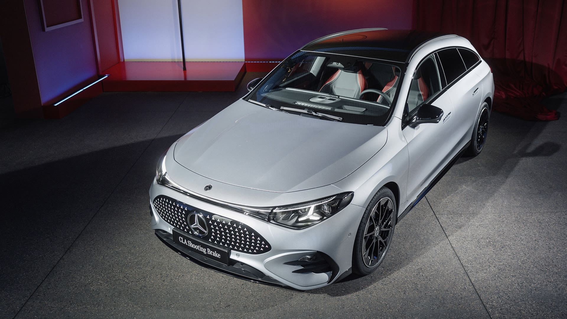 Watch Una CLA per due: la nuova frontiera elettrica di Mercedes-Benz ...